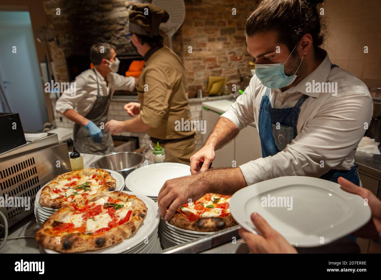 Freshly baked italian pizza hi-res stock photography and images - Alamy