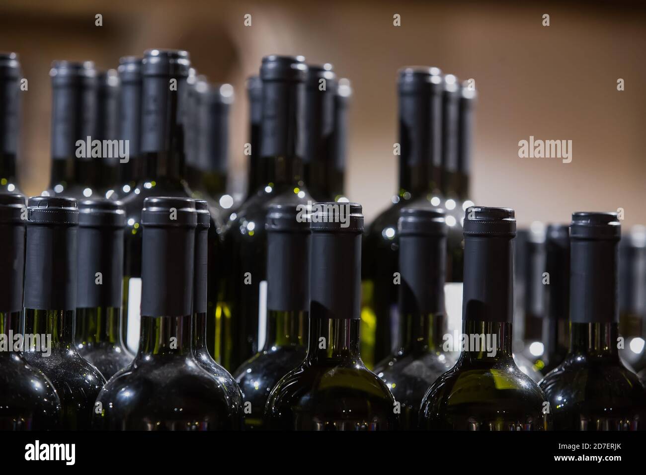 Rows of bottles hi-res stock photography and images - Alamy
