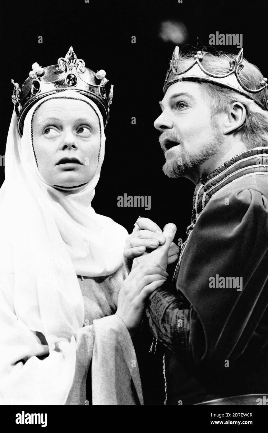 Kathryn Pogson (Isabel, Queen to King Richard), Derek Jacobi (King Richard the Second) in ...