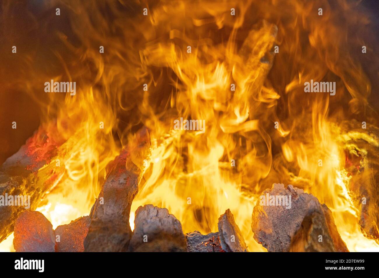 Fire Smoke Effects Artificial Wood Logs in Fireplace Stock Photo - Alamy