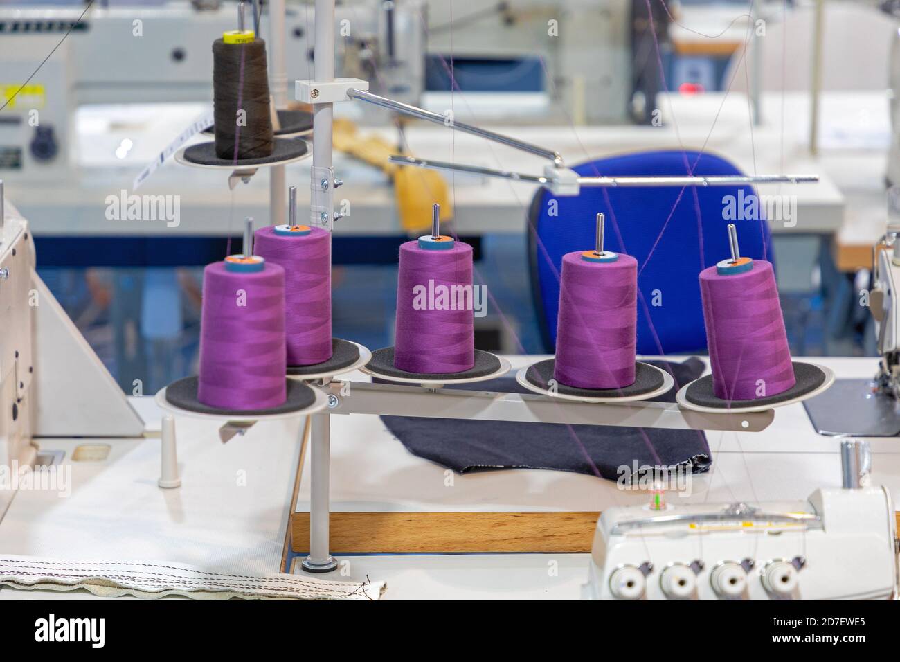 Two thread sewing machine hi-res stock photography and images - Alamy