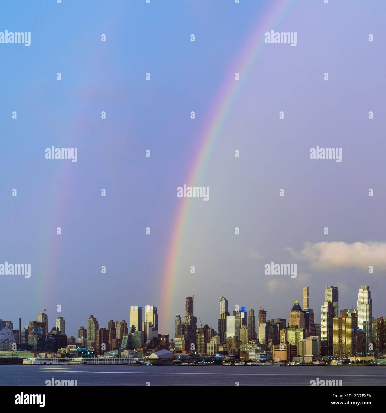 Metropolis scenes hi-res stock photography and images - Alamy