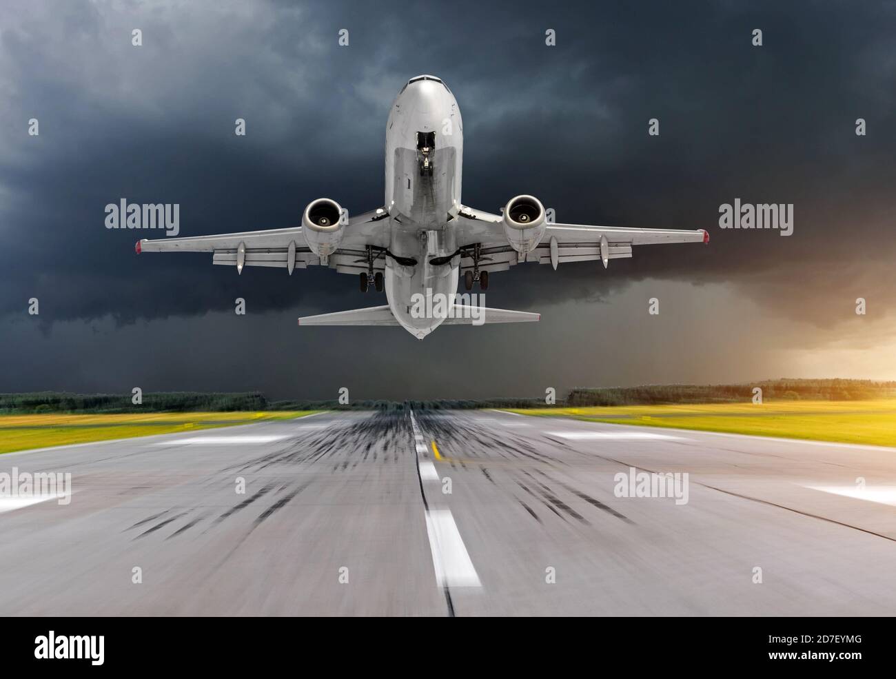 Airplane take off in rain hi-res stock photography and images - Alamy