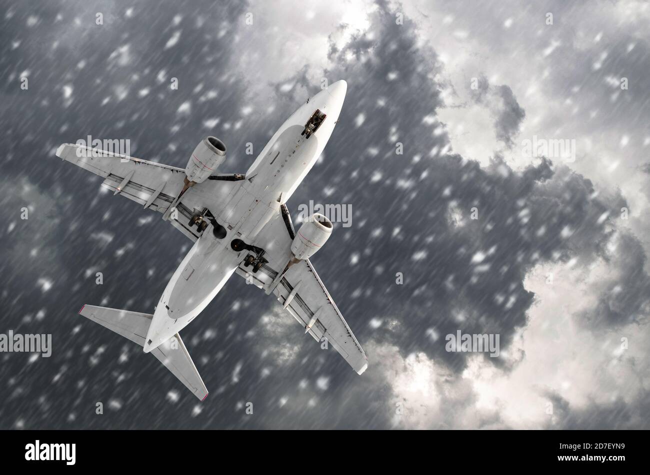 Airplane cockpit and storm hi-res stock photography and images - Alamy