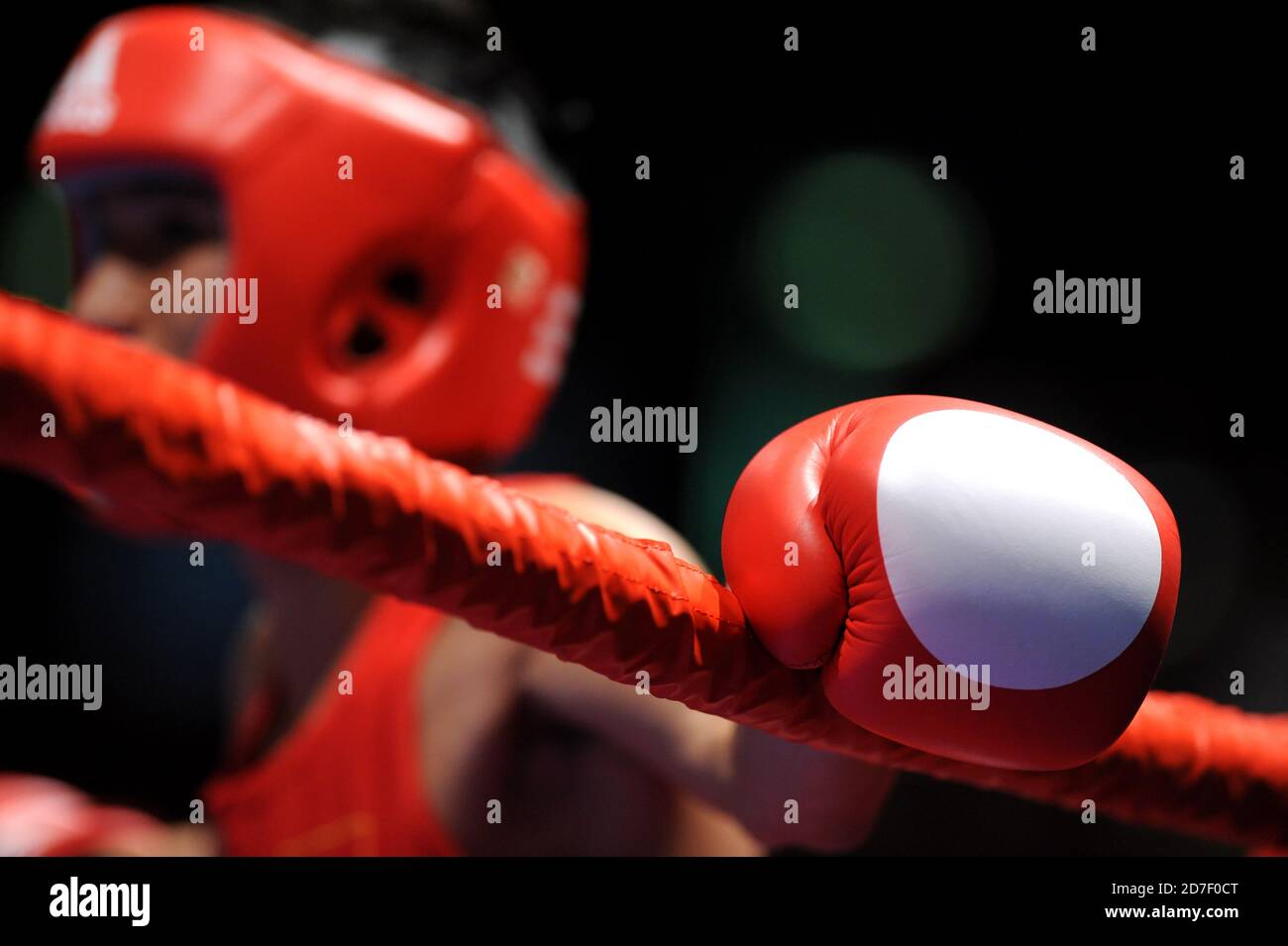 Boxing icon hi-res stock photography and images - Alamy