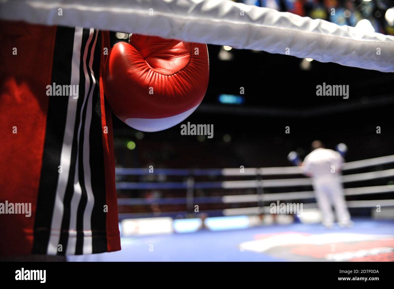 Boxing icon hi-res stock photography and images - Alamy