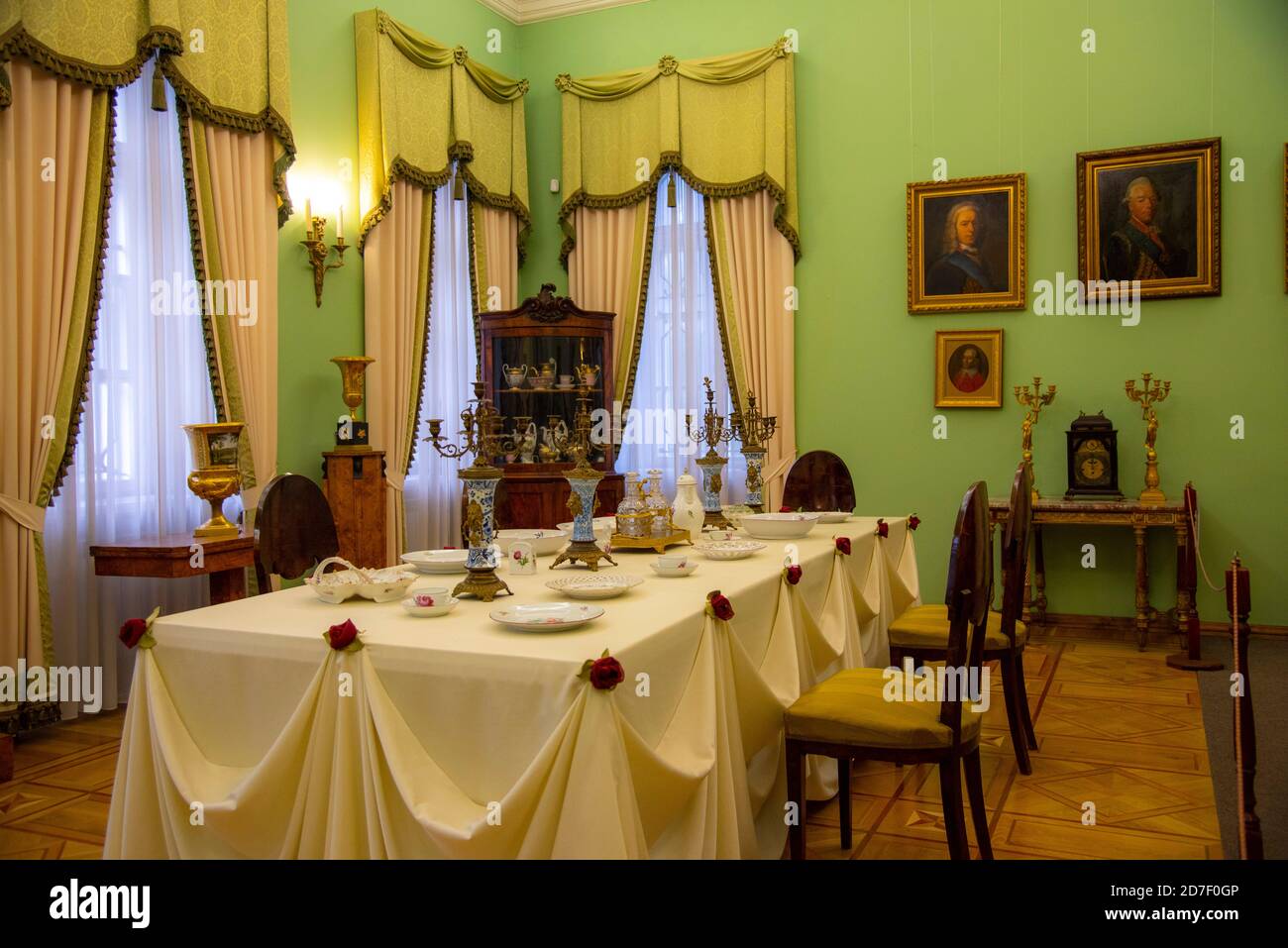 The Museum room in the old HOMESTEAD. Living room with a table set for ...