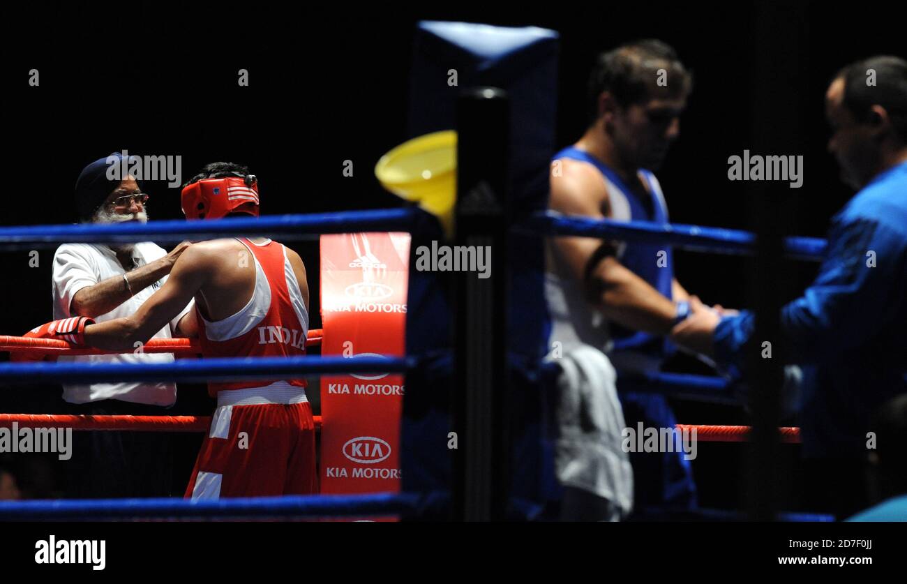 Boxing match corner hi-res stock photography and images - Alamy