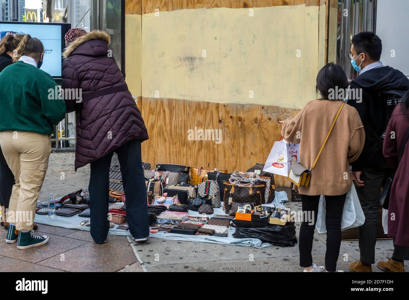 A vendor sets up shop selling counterfeit merchandise in Herald Square ...