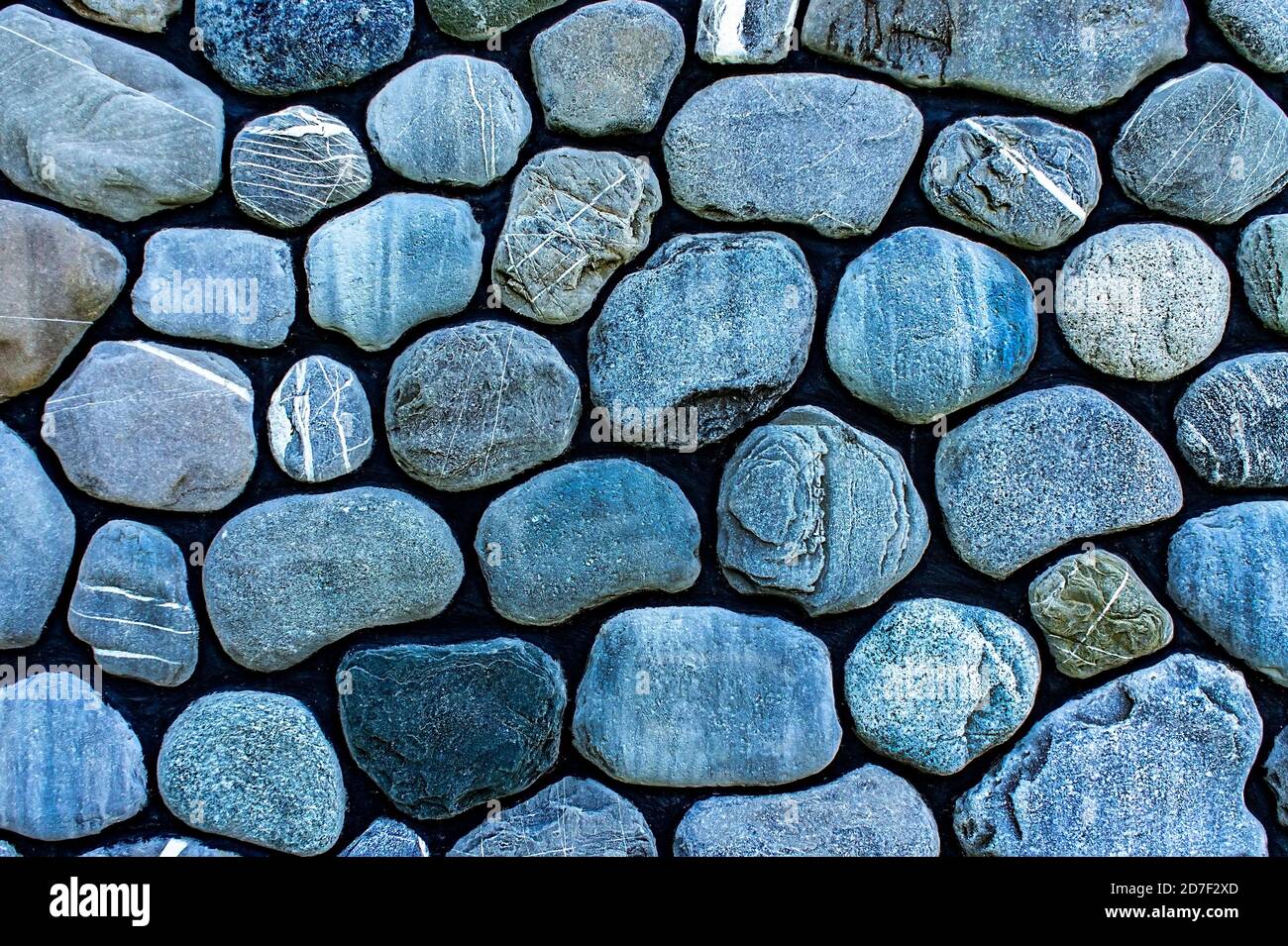 Stone wall rounded stones hi-res stock photography and images - Alamy