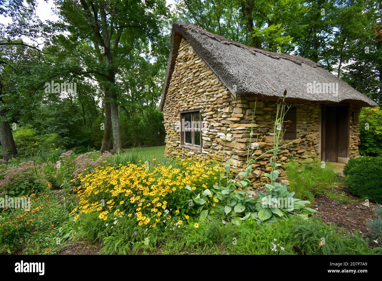 Stone coottage hi-res stock photography and images - Alamy
