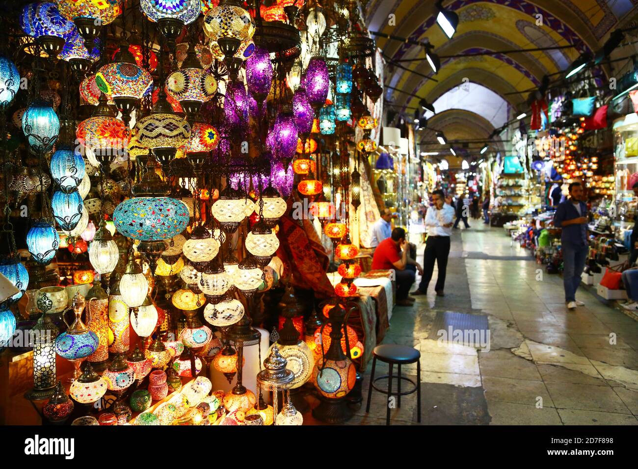 Light store in Grand Bazaar of Istanbul, Turkey Stock Photo - Alamy