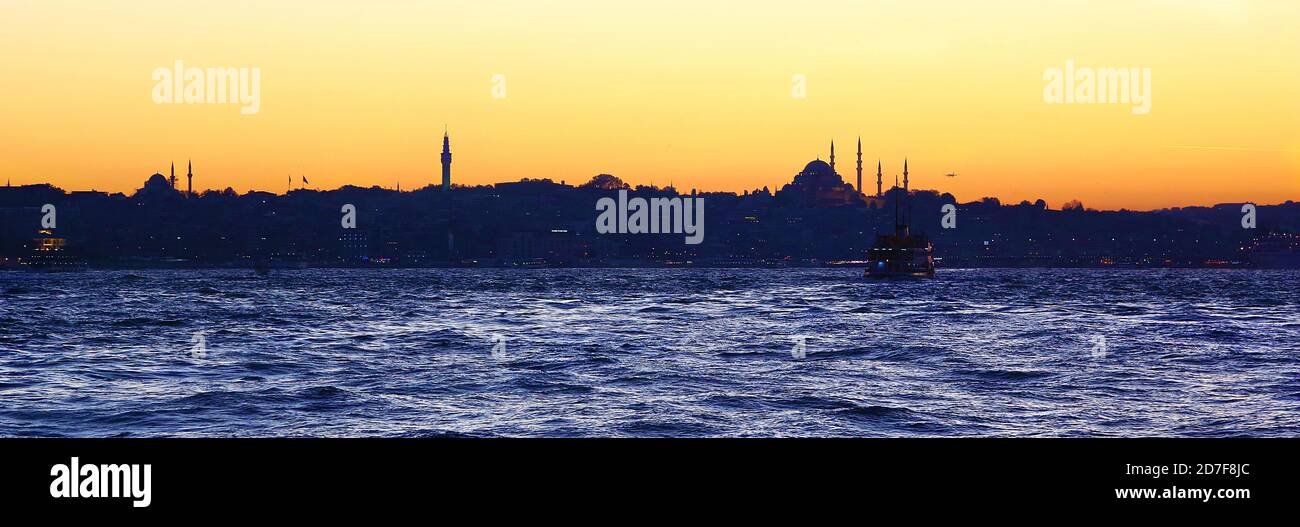Silhouette skyline istanbul hi-res stock photography and images - Alamy
