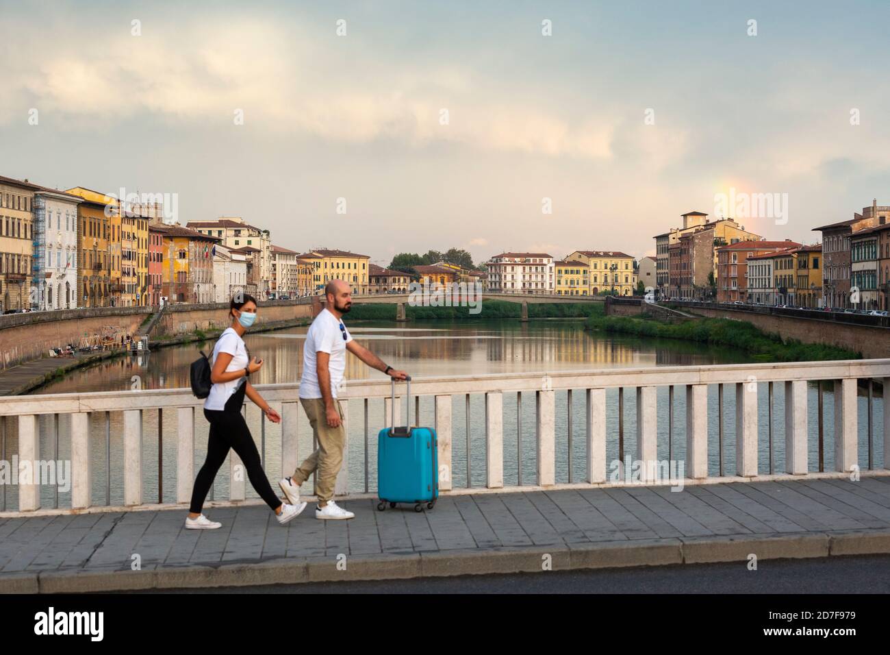 Tourists crossing the Ponte Di Mezzo bridge over the River Arno, Pisa ...