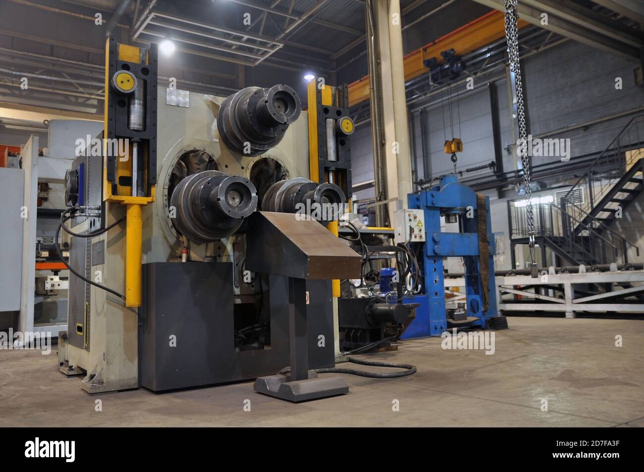 Bending metal hi-res stock photography and images - Alamy