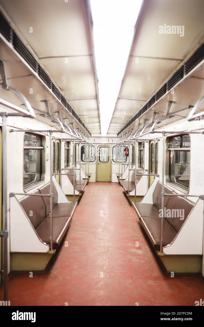 Subway car with empty seats. Empty subway car Stock Photo - Alamy