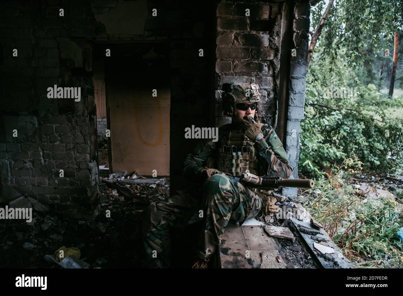 Military soldier talking radio walkie talkie hi-res stock photography ...