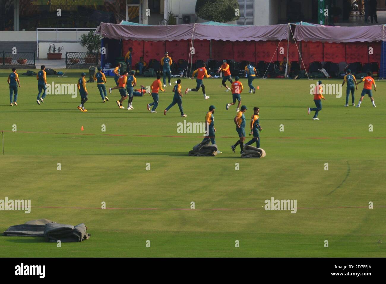 Lahore, Pakistan. 22nd Oct, 2020. Pakistani players of International ...