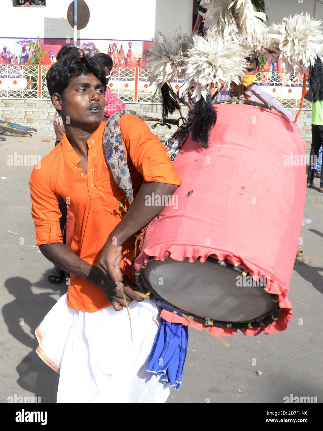 Durga puja dhaki hi-res stock photography and images - Alamy