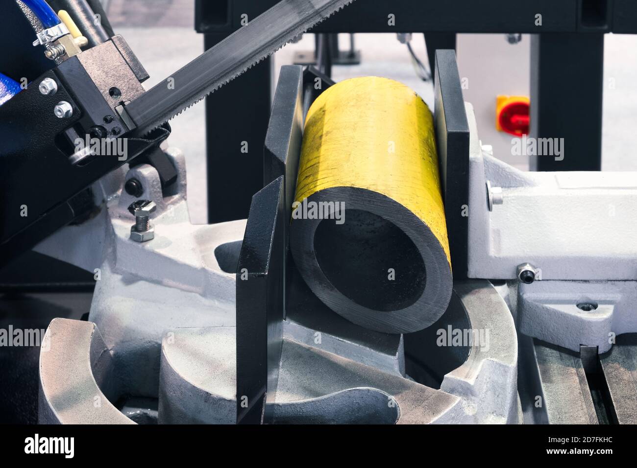 Cutting metal pipe electrical tools hi-res stock photography and images ...