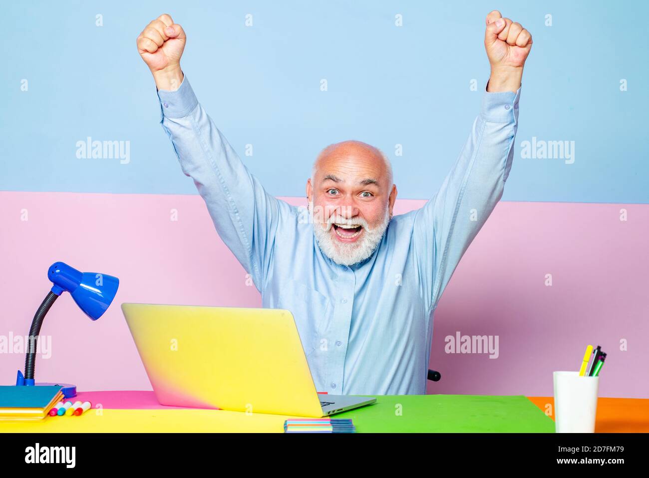 Old people excited computer hi-res stock photography and images - Alamy