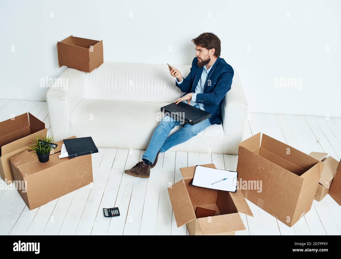 Boxes things office worker hi-res stock photography and images - Alamy
