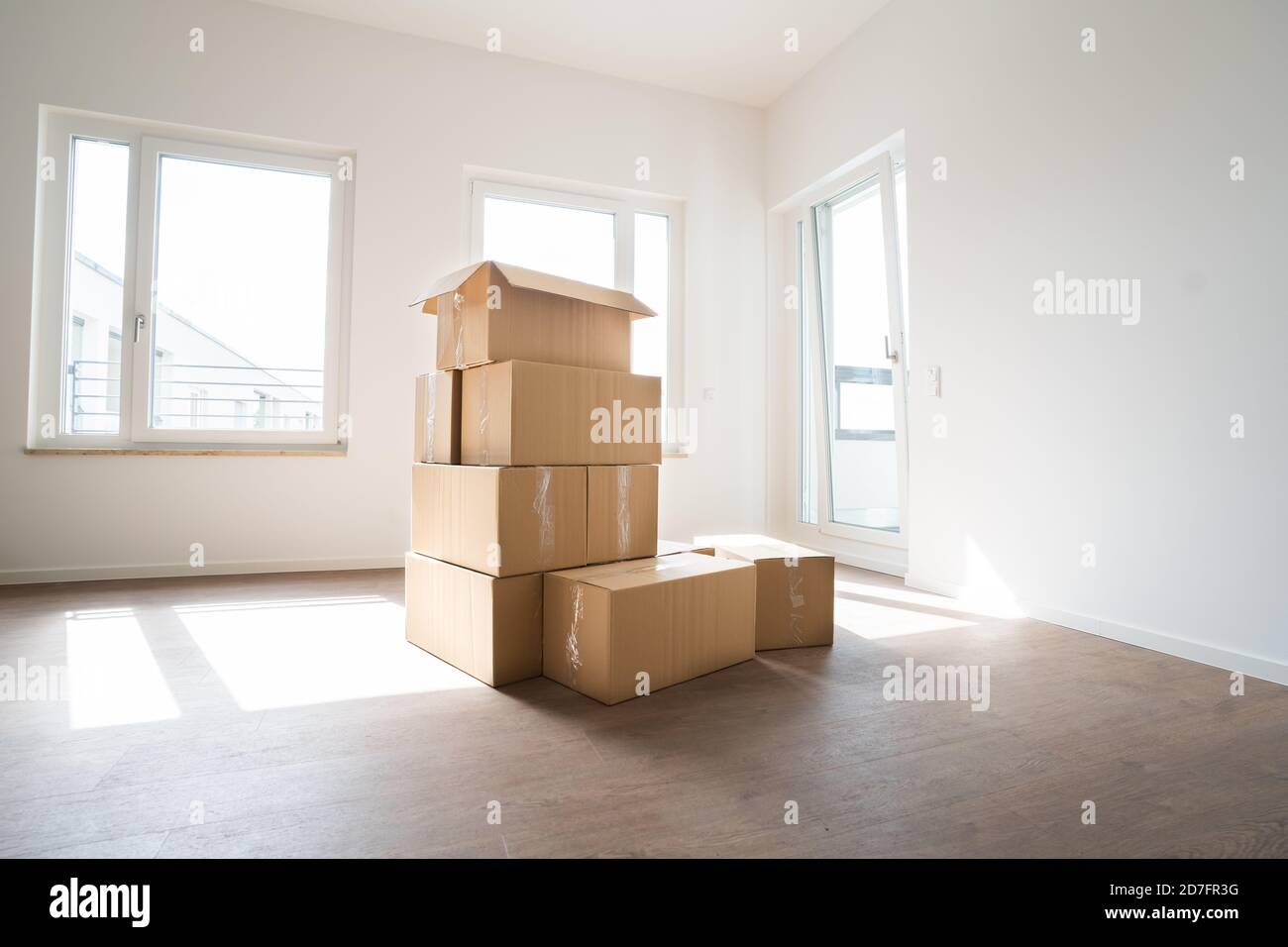 Empty Room With Moving Boxes Or Cartons Stock Photo - Alamy