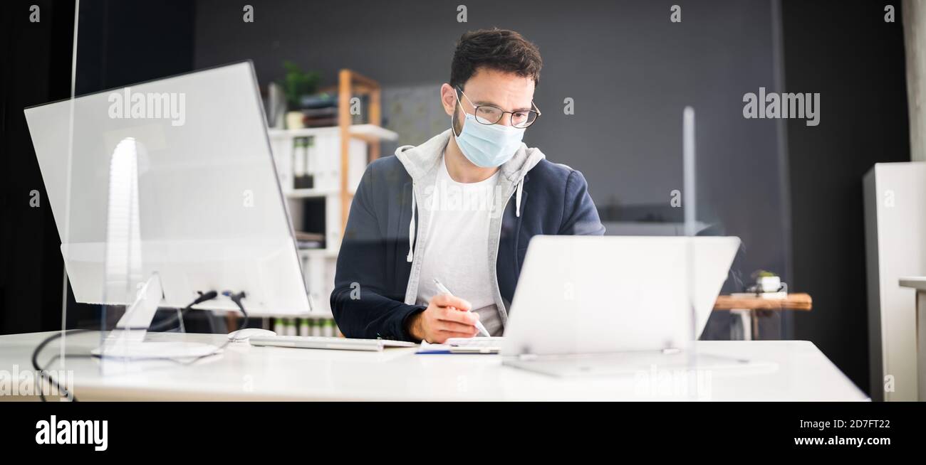 Business Employee Wearing Face Mask At Computer Desk Stock Photo - Alamy