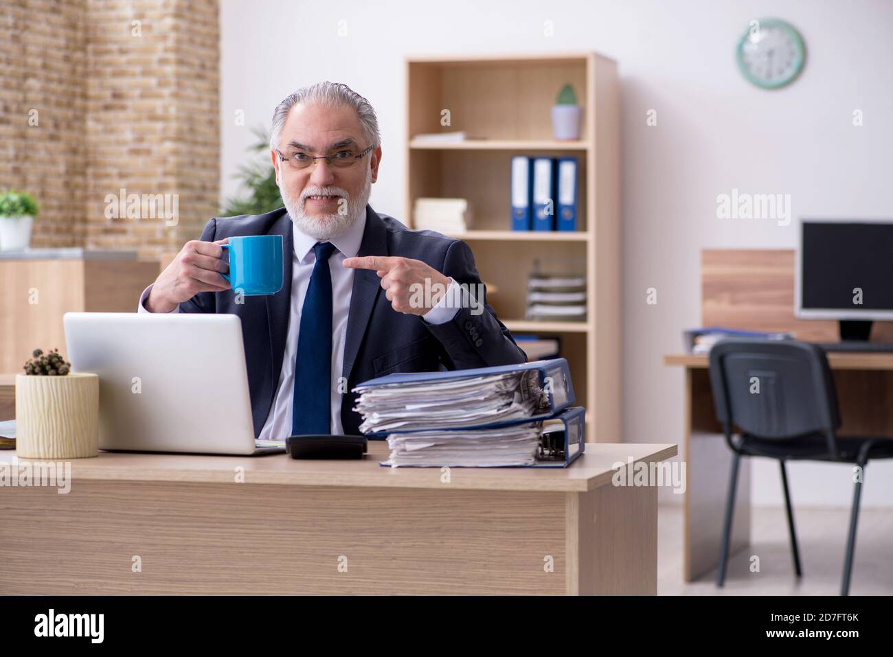 Old employee working in the office Stock Photo - Alamy