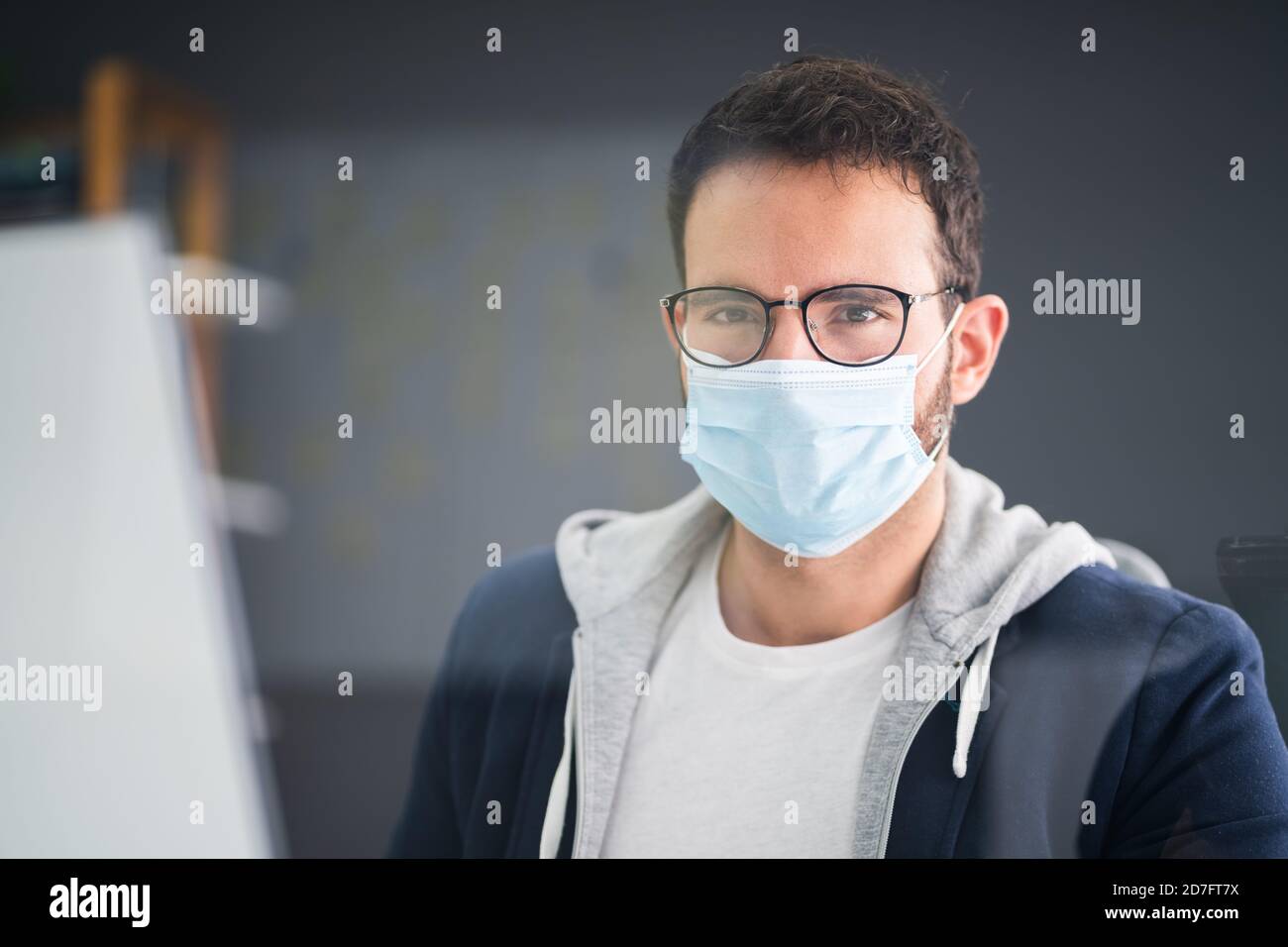 Desk laptop face mask hi-res stock photography and images - Alamy