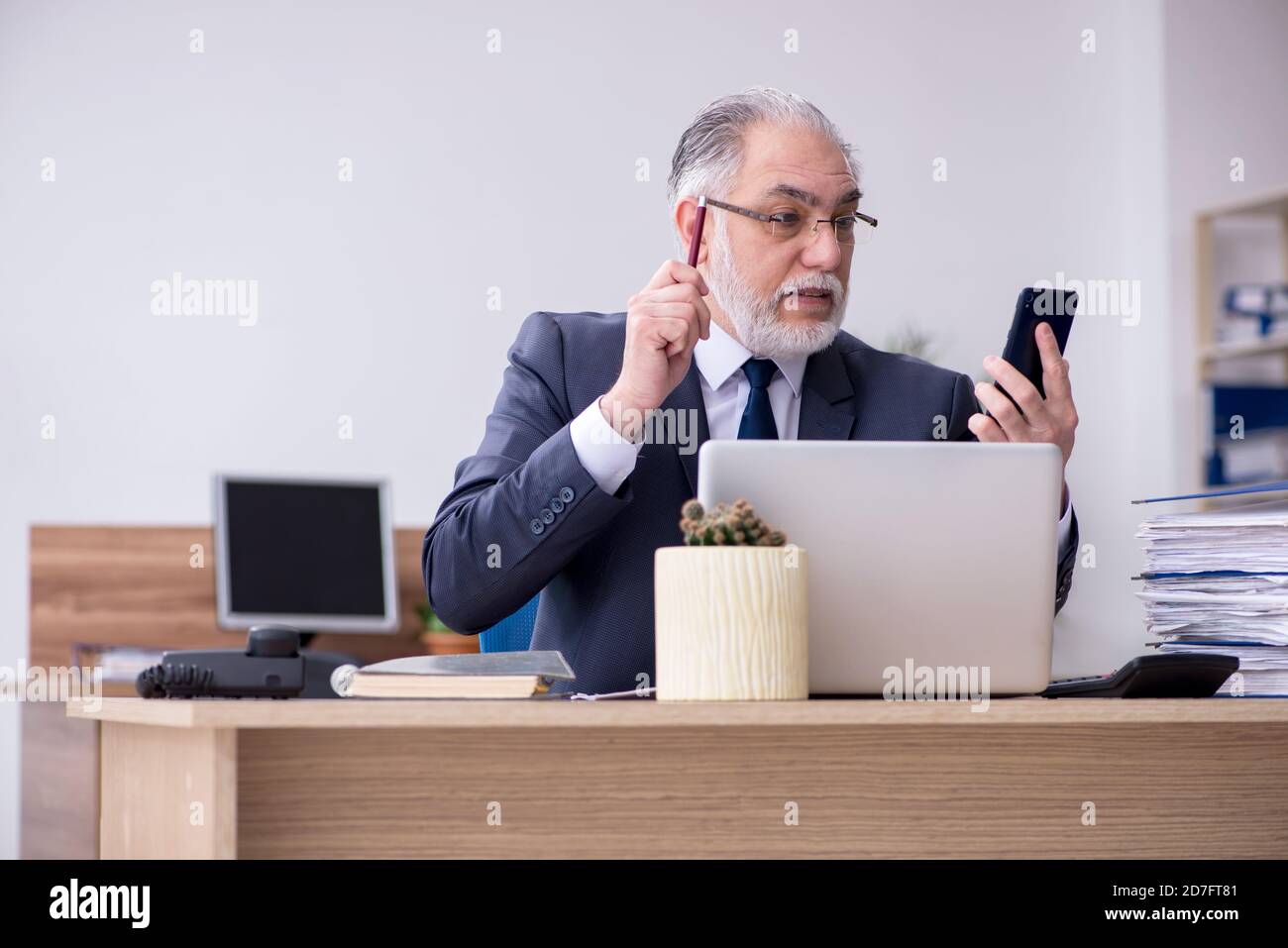 Old employee working in the office Stock Photo - Alamy