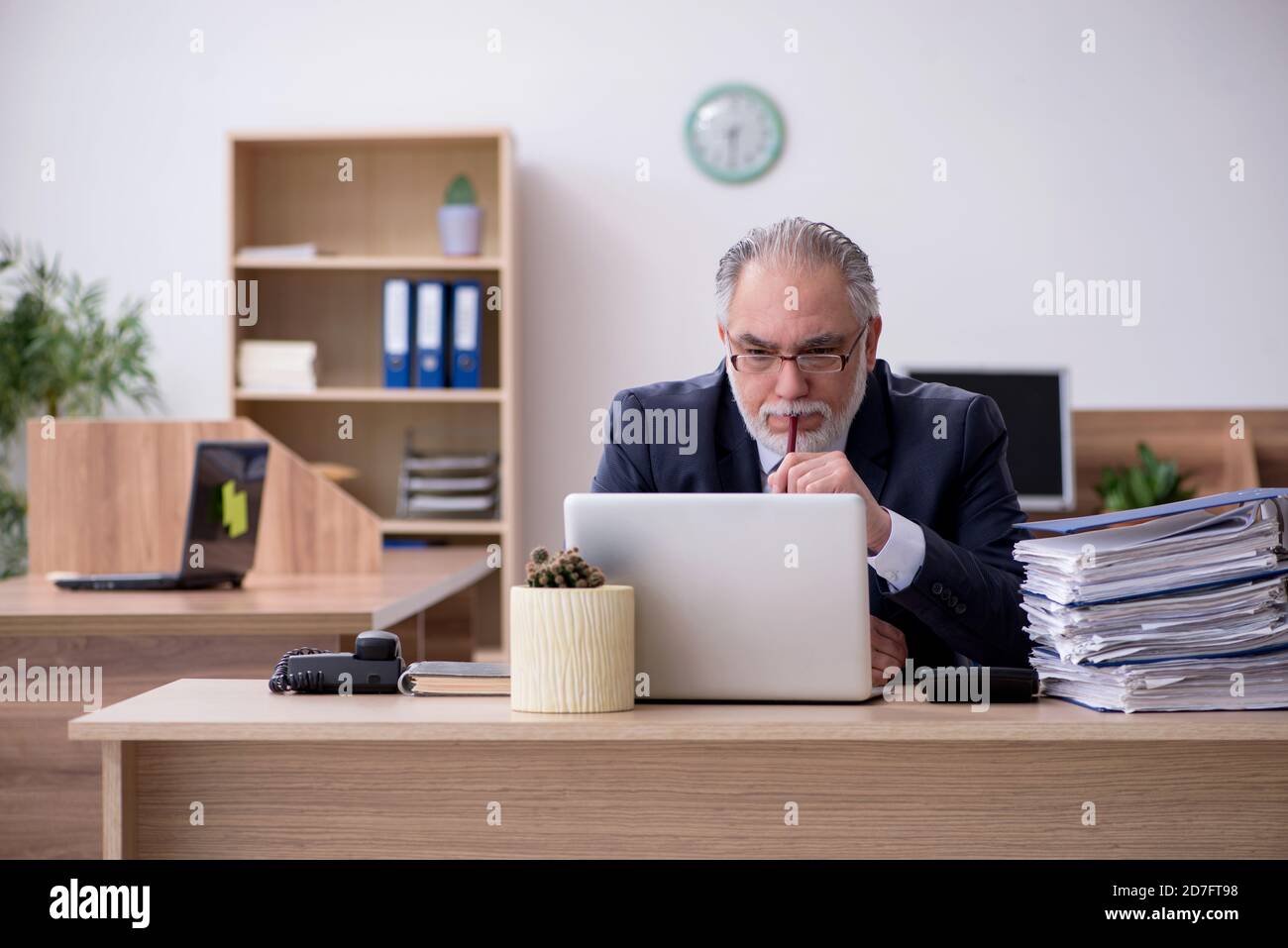 Old employee working in the office Stock Photo - Alamy