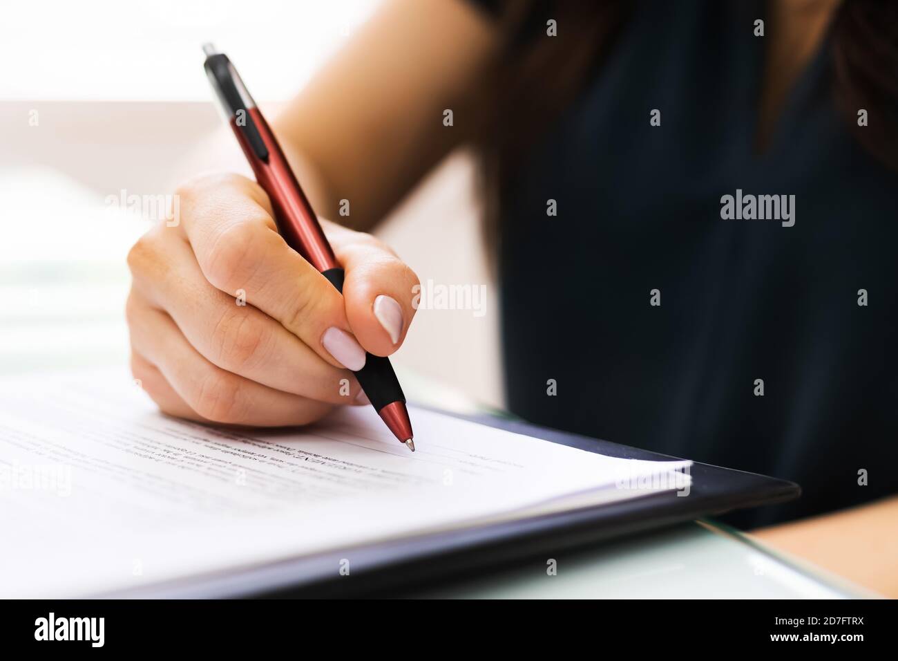 Woman signing form hi-res stock photography and images - Alamy