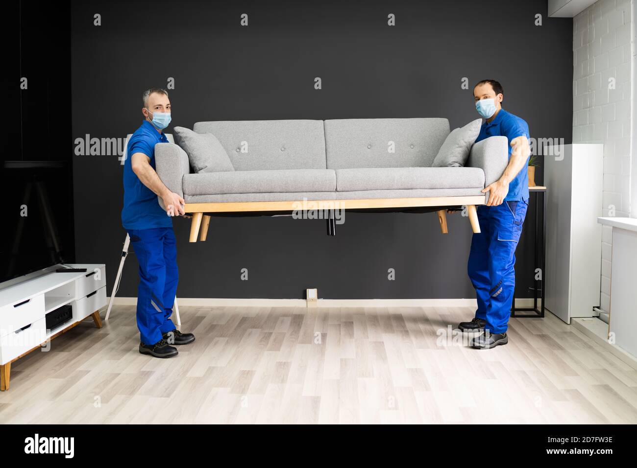 Moving house face mask hi-res stock photography and images - Alamy