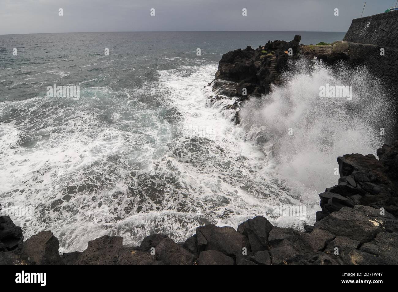Hurricane waves hitting shore hi-res stock photography and images - Alamy