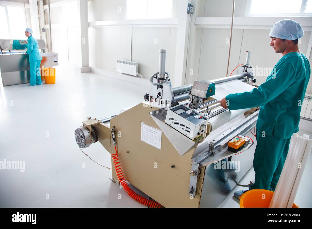 Pharmaceutical manufacturing machine hi-res stock photography and ...