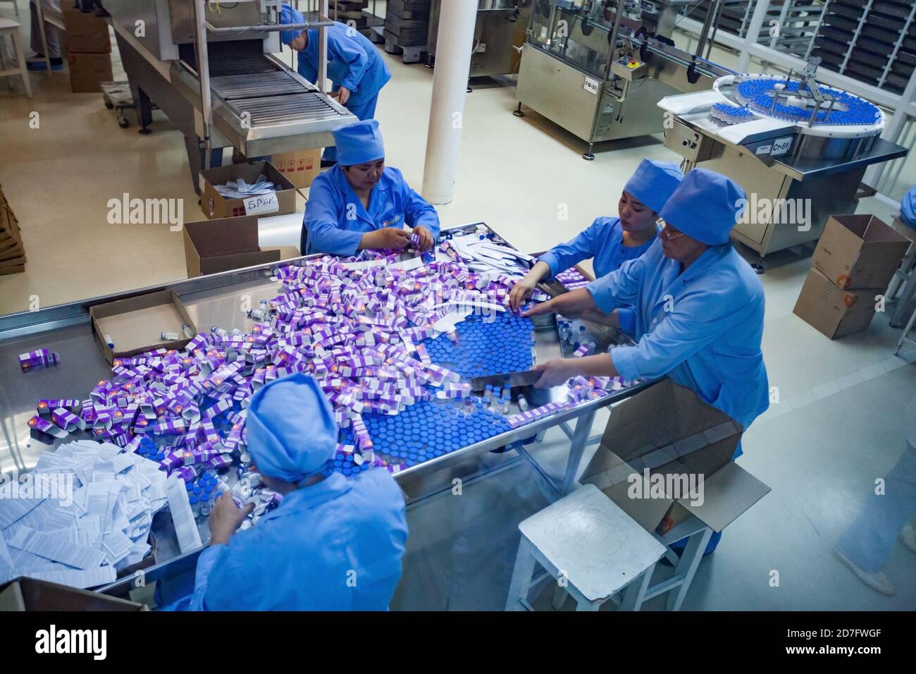 Pharmaceutical production line hi-res stock photography and images - Alamy