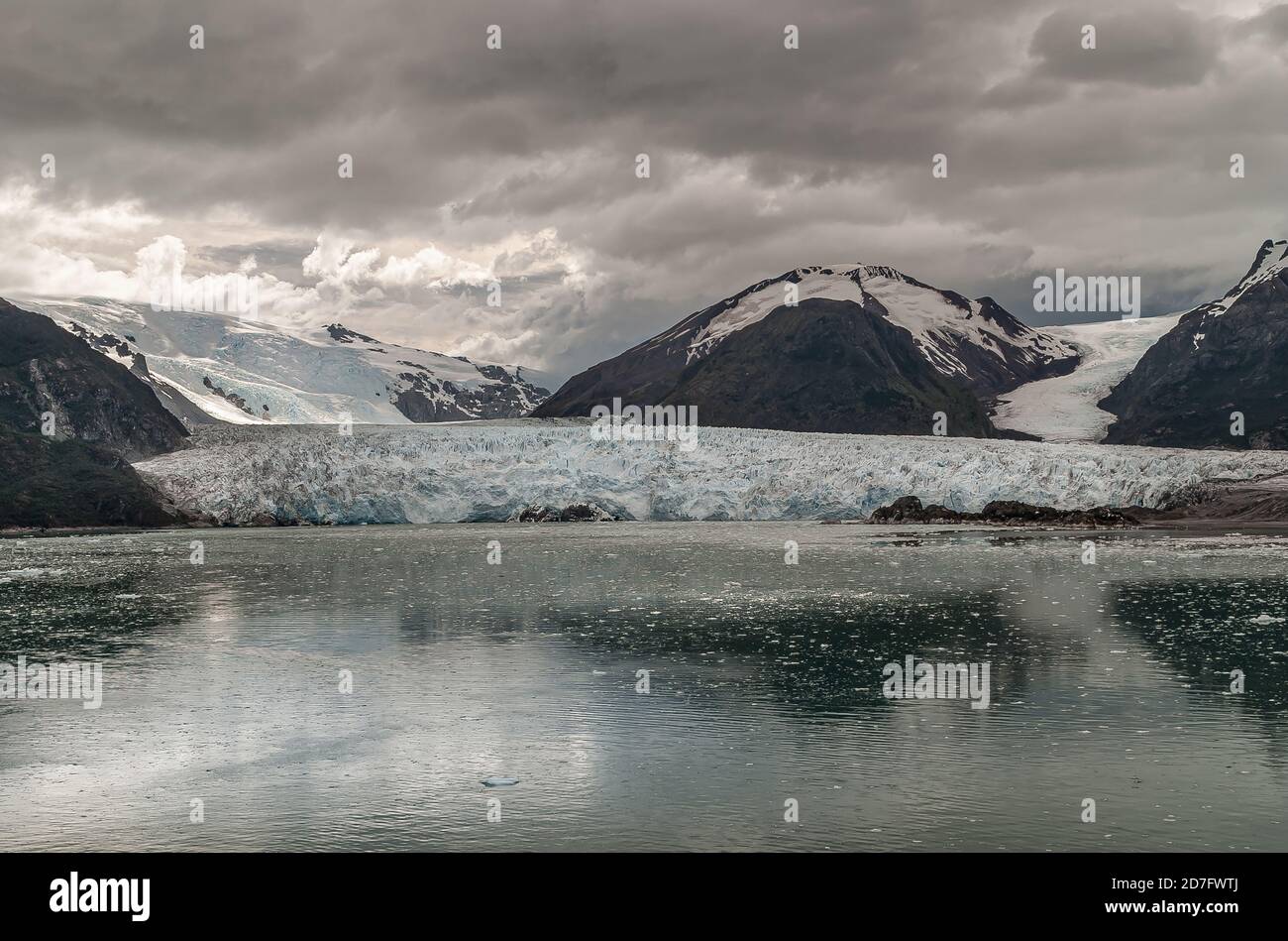 Sarmiento Channel, Chile - December 11, 2008: Long shot on Amalia ...