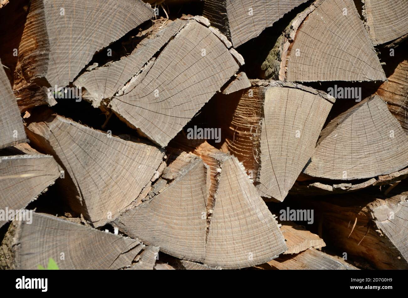 Firewood stacked background hi-res stock photography and images - Alamy