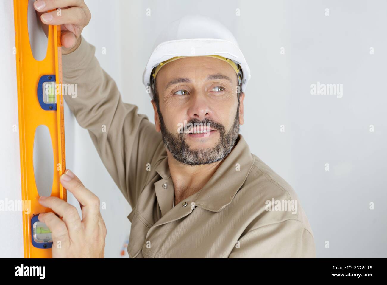 Mature builder using spirit hi-res stock photography and images - Alamy