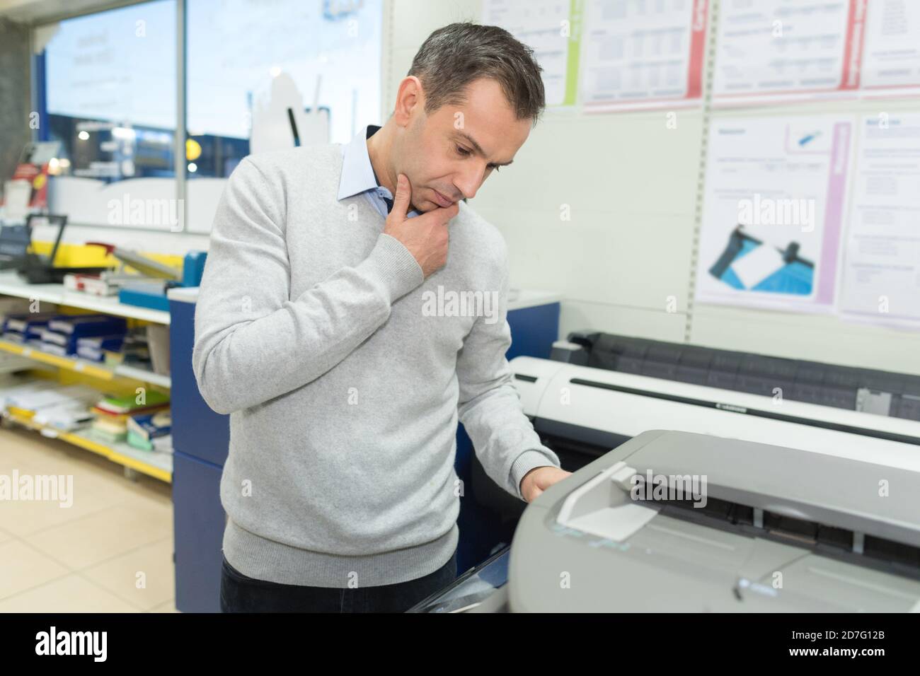Print and digital magazine hi-res stock photography and images - Alamy
