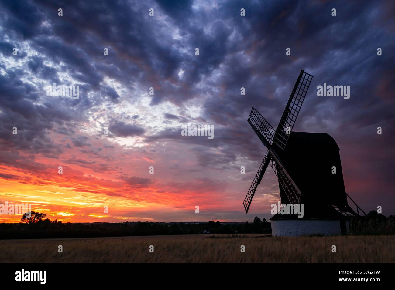 Pitstone, United Kingdom - 31 July 2020: Stunning sunset landscape view ...
