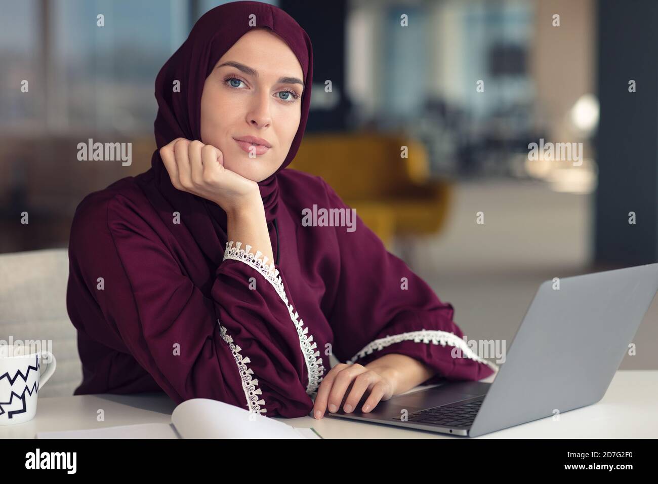 Arab businesswoman leader standing hi-res stock photography and images ...