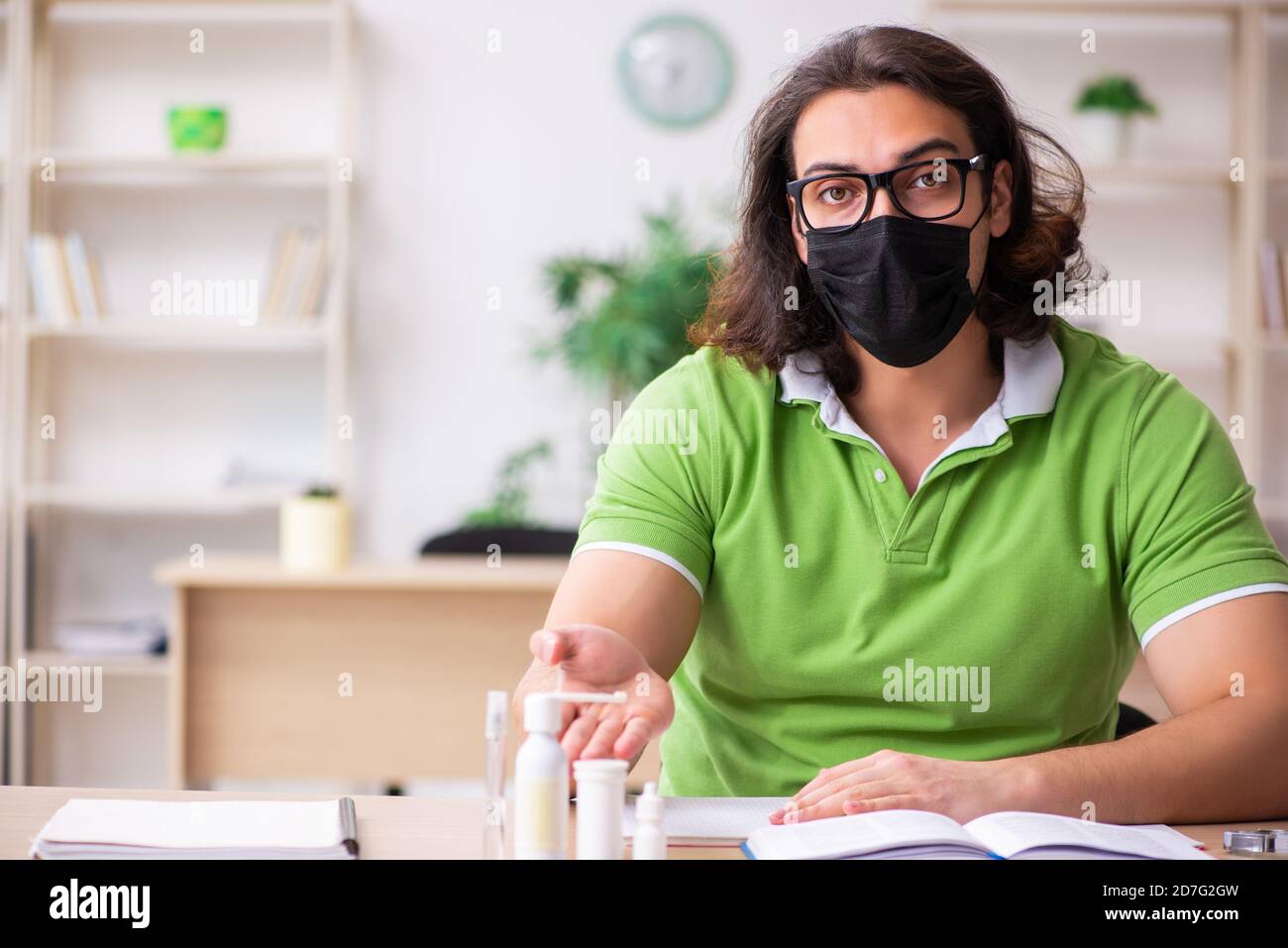 Viral aerosol infection hi-res stock photography and images - Alamy