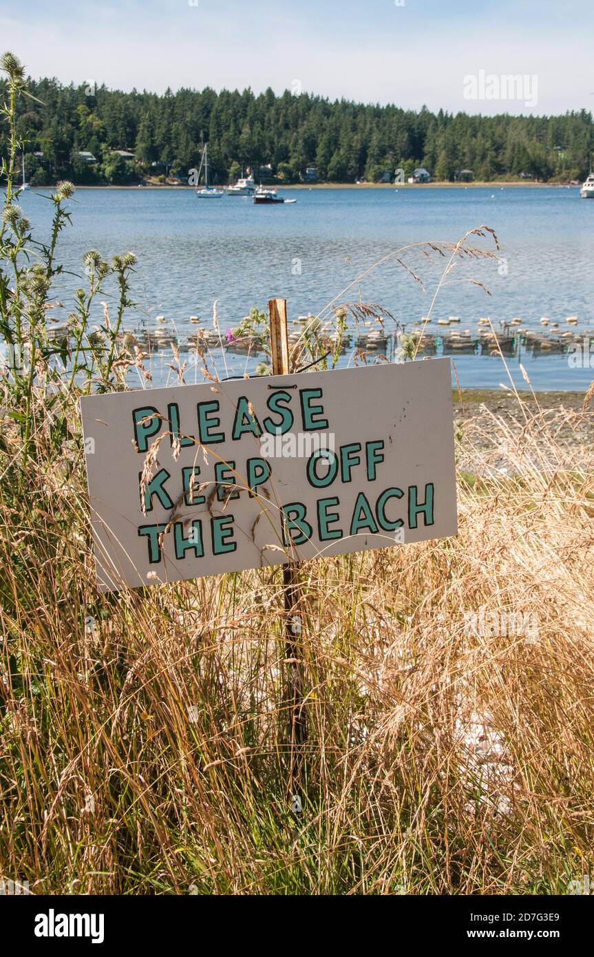 Handmade sign Please Keep Off The Beach Stock Photo - Alamy