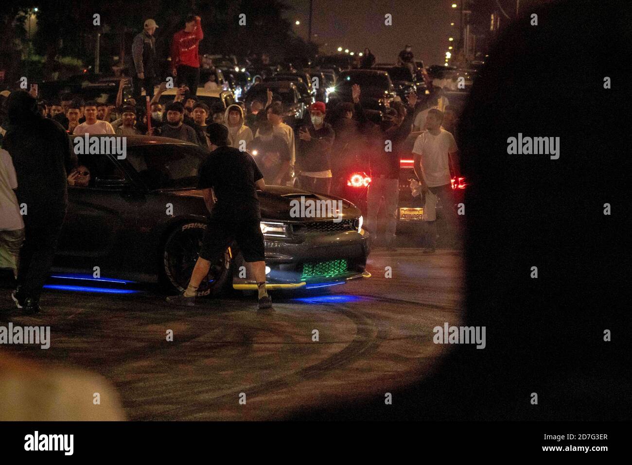Car doing donuts hi-res stock photography and images - Alamy
