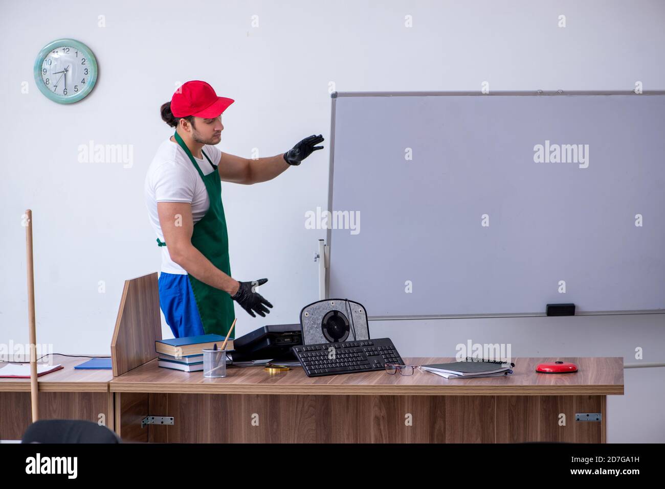 Cleaning whiteboard hi-res stock photography and images - Alamy