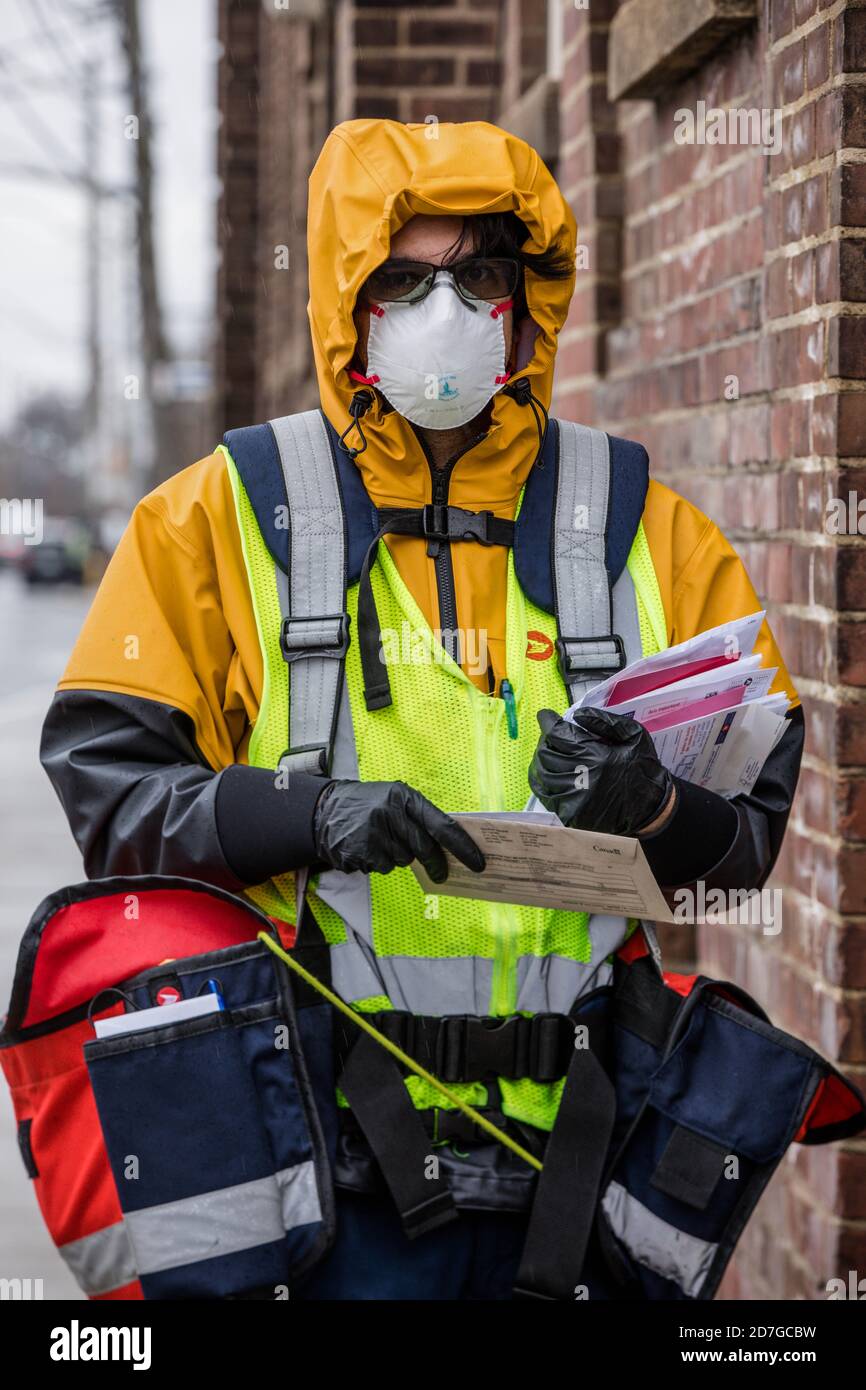 Canada post mailman hi-res stock photography and images - Alamy