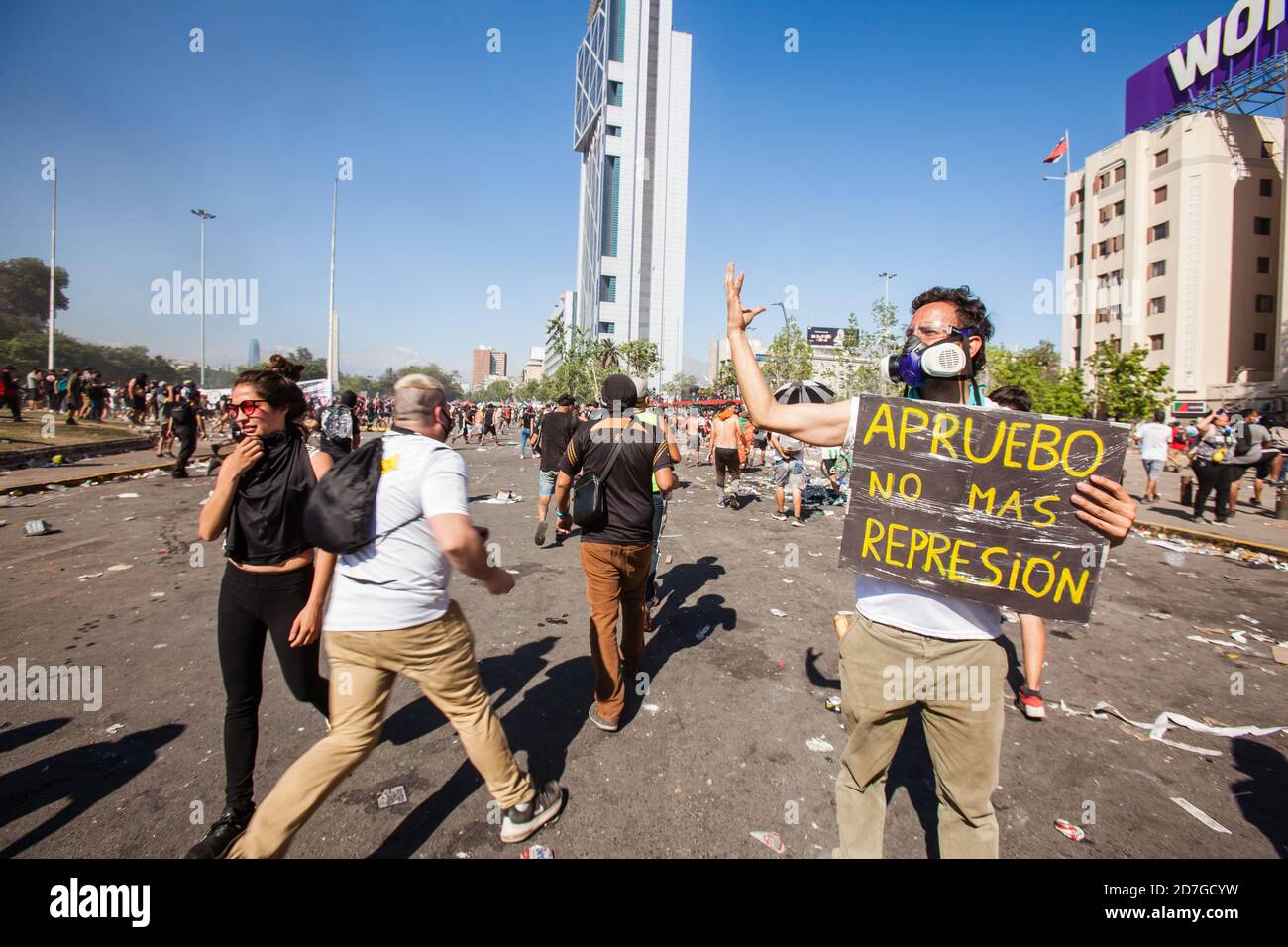 SANTIAGO, CHILE-OCTOBER 18, 2020 - violent clashes between teams of ...