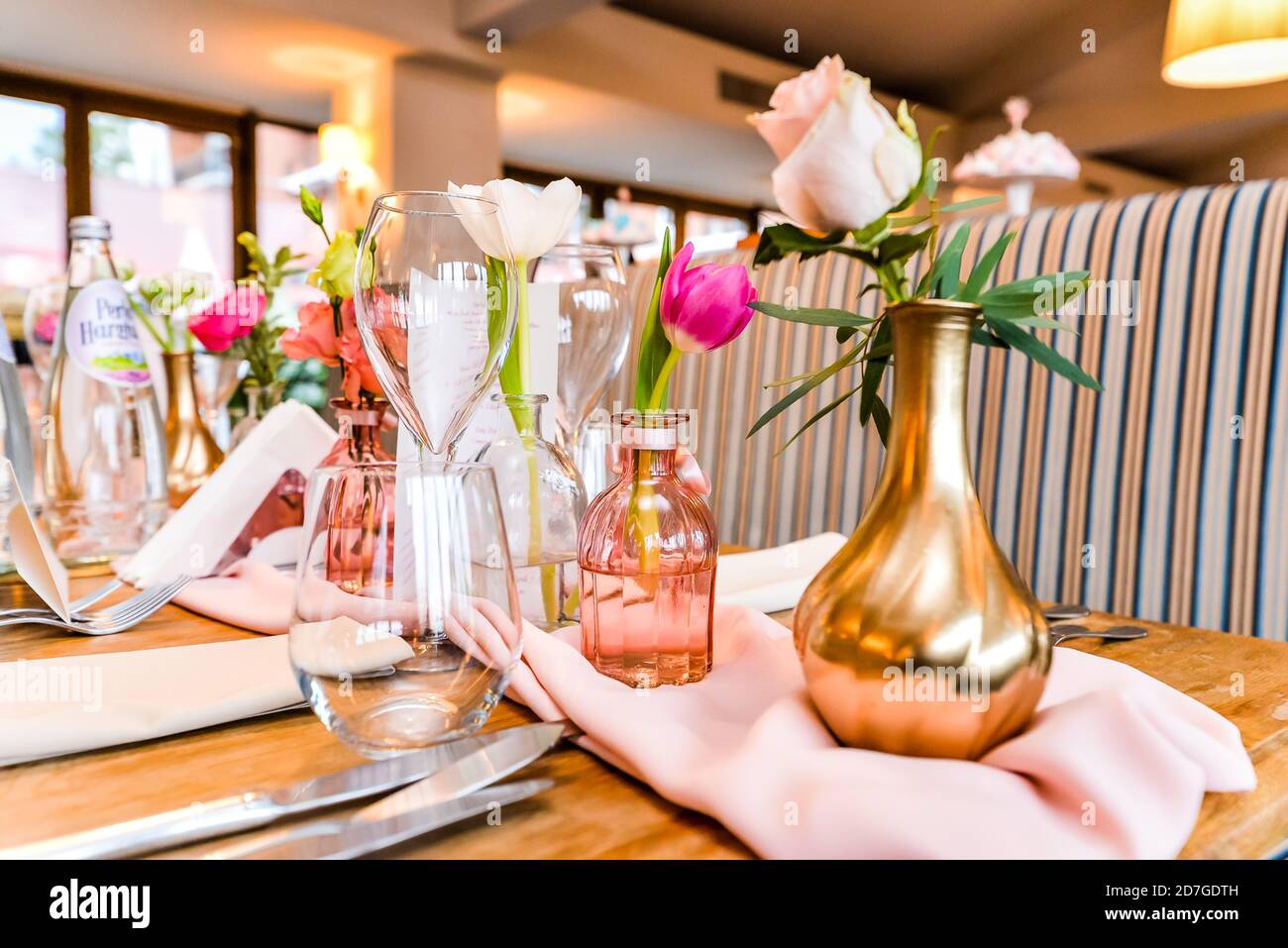 Decorated table with flowers in the restaurant Stock Photo - Alamy